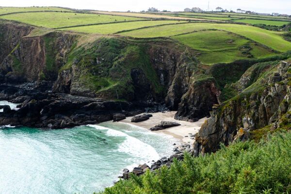 Kennack Sands Beach Guide | Plan your visit to Cornwall