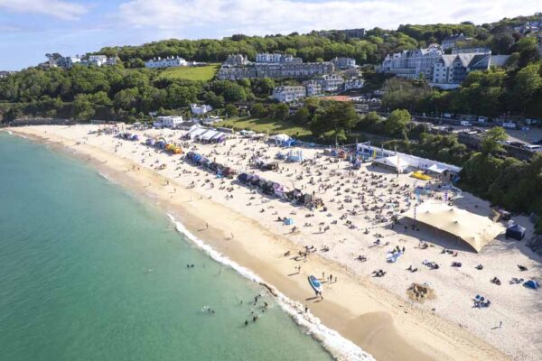 Hendra Beach Guide | Tide Times, Dogs & Parking