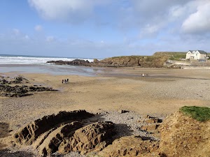 Crooklets Beach Guide | Tide Times, Dogs & Parking